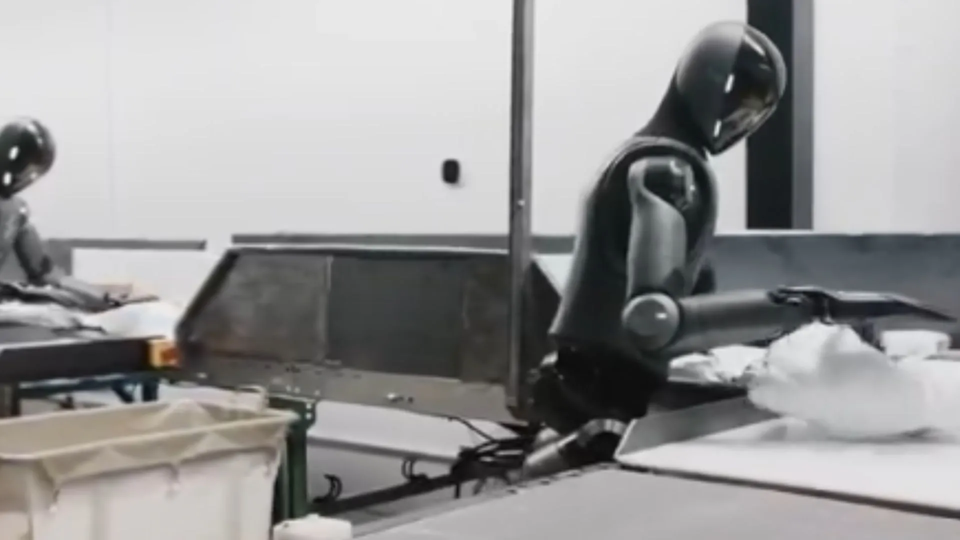 Video Shows A Humanoid Robot Sorting Packages - And It Will