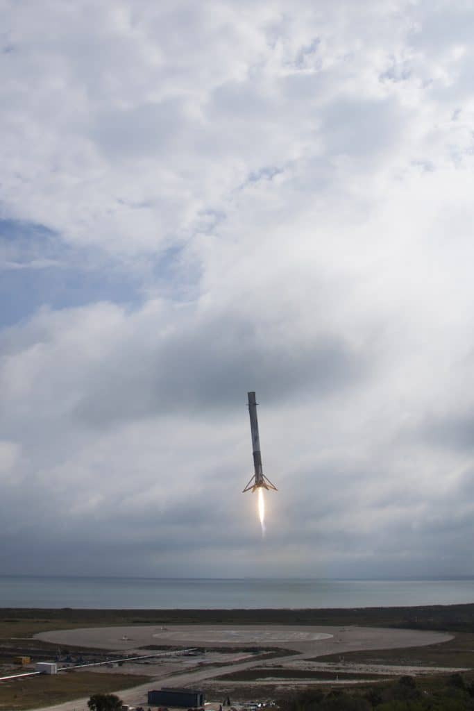Watch The SpaceX's Falcon 9 Launch And Land Back On Earth In A ...