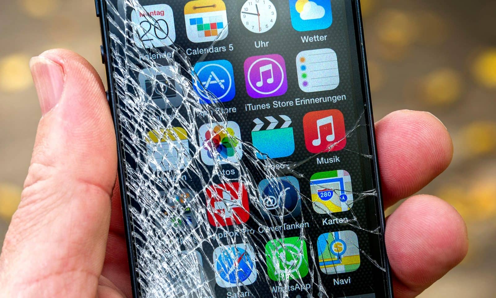 iPhone 8 May Tell You About Screen Cracks In Case Of A Fall