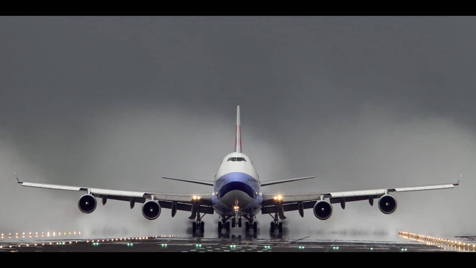 Here Is Why Some Airplanes Have Rounded Tips Instead Of A Po