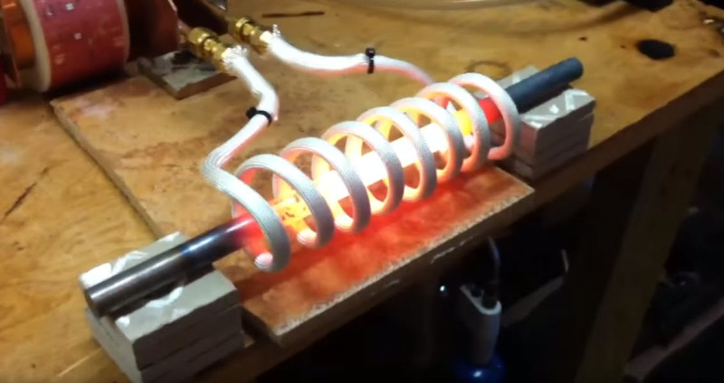 Watch This Induction Forge Heat Up A Steel Bar In Only 12 Se