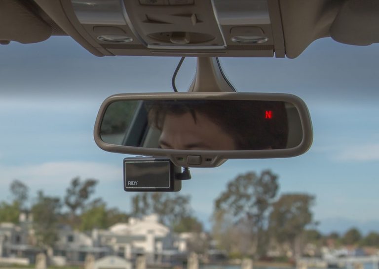 Ridy Camera Alerts Drivers When They Are Drowsy Or Distracte