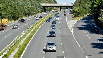 Should You Drive On The Inside Lane Or The Outside Lane For