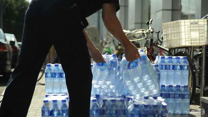 New Research Concludes That Microplastic Flakes Are Present