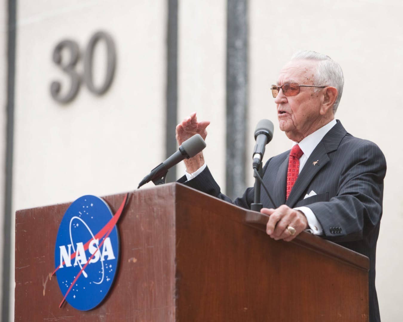 Chris Kraft – The Inventor Of NASA Mission Control Has Pas