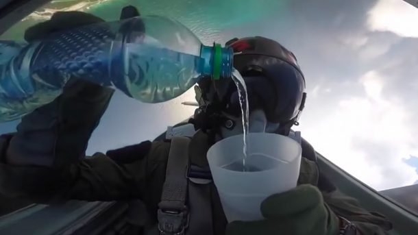 USAF Fighter Pilot Explains What They Eat And Drink On Fligh