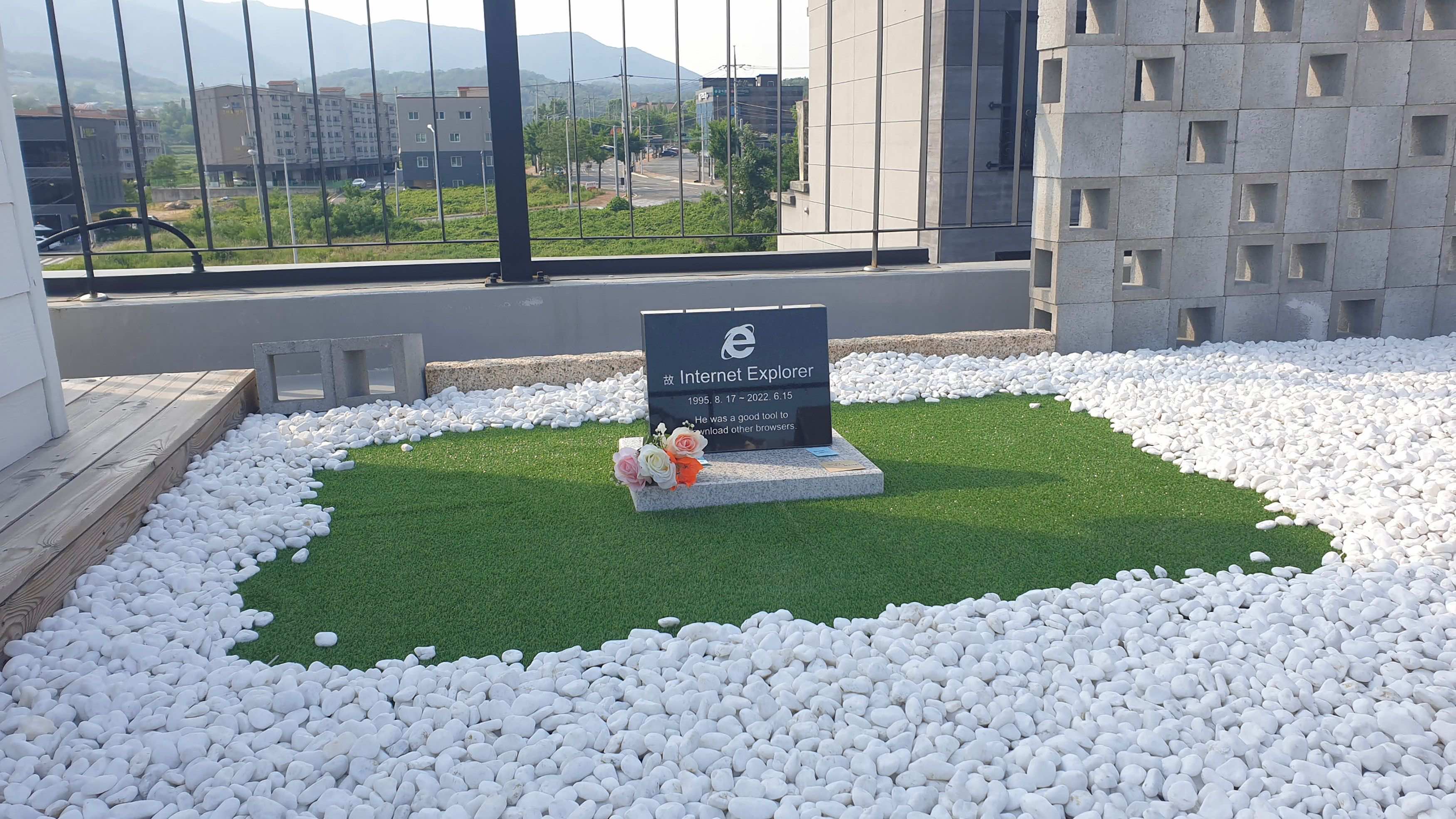 This South Korean Engineer Has Laid Down A Gravestone For In
