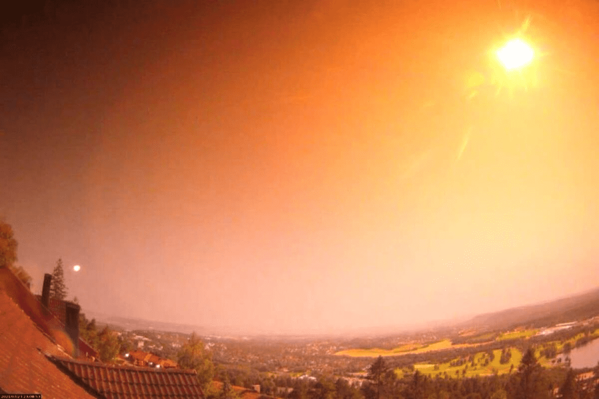 Amazing Video Shows A Meteor So Bright It Lit Up The Entire