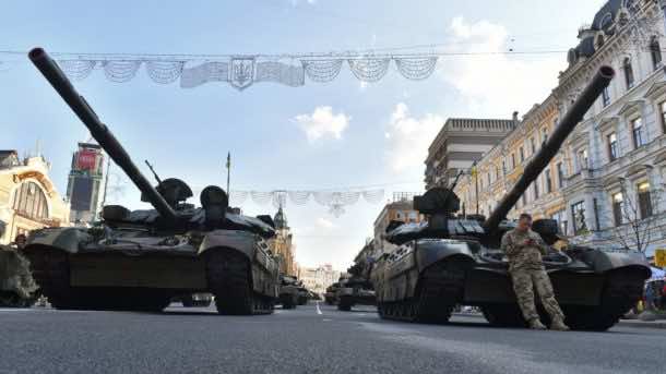 Meet The 2B1 'Oka': The Colossal Soviet Atomic Mortar on Whe