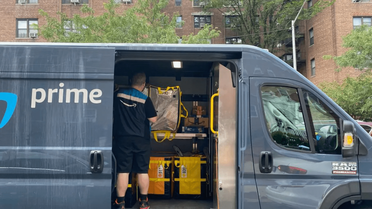 Amazon Driver Shares Viral TikTok Of The Company's AI System