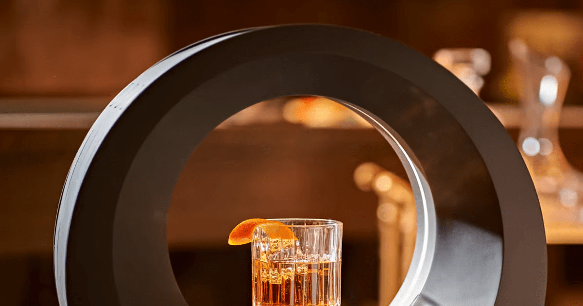 This Smart Bar Can Automatically Mix 1000s Of Cocktails In Y