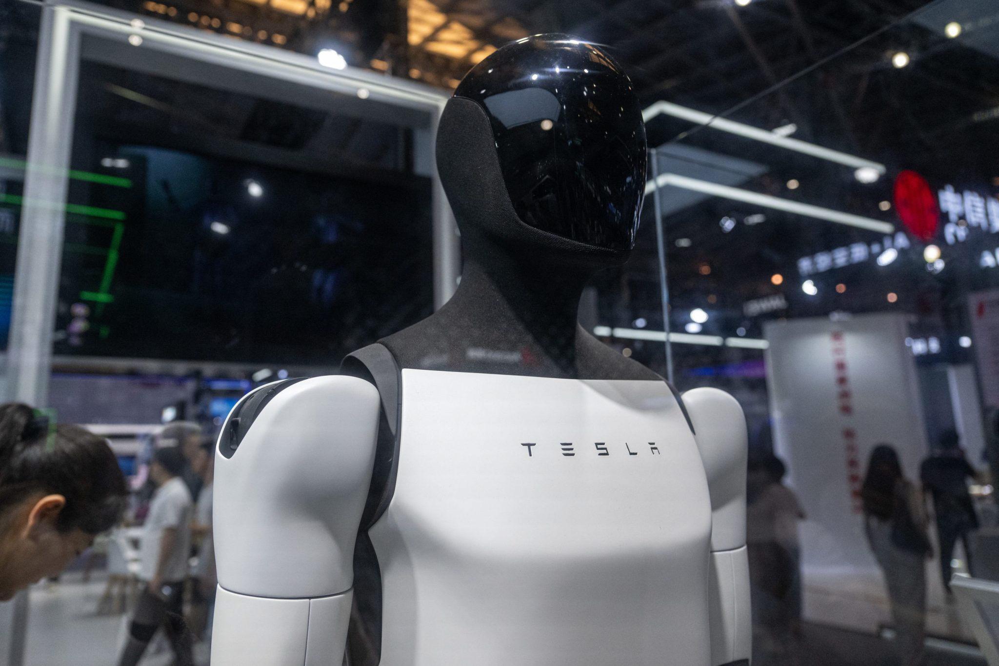 Elon Musk Dreams Of Thousands Of Robots Working In Factories