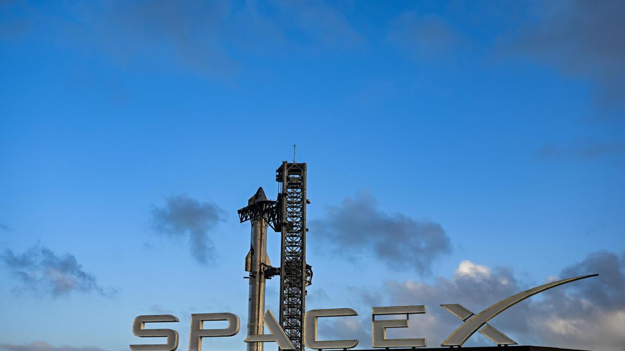 Mexico’s President Threatens To Sue Over SpaceX Debris Fro