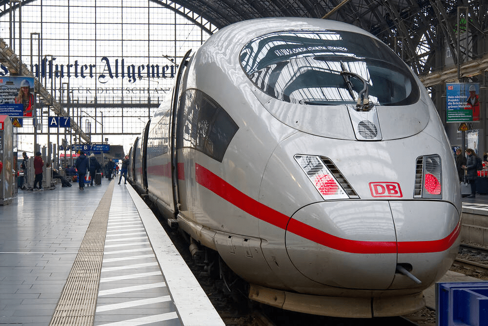 Deutsche Bahn Train Hits 405 KM/H Without Falling To Bits