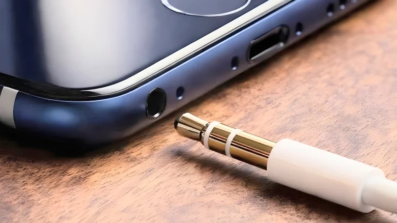 Most People Have No Idea What Those Black Rings On Headphone